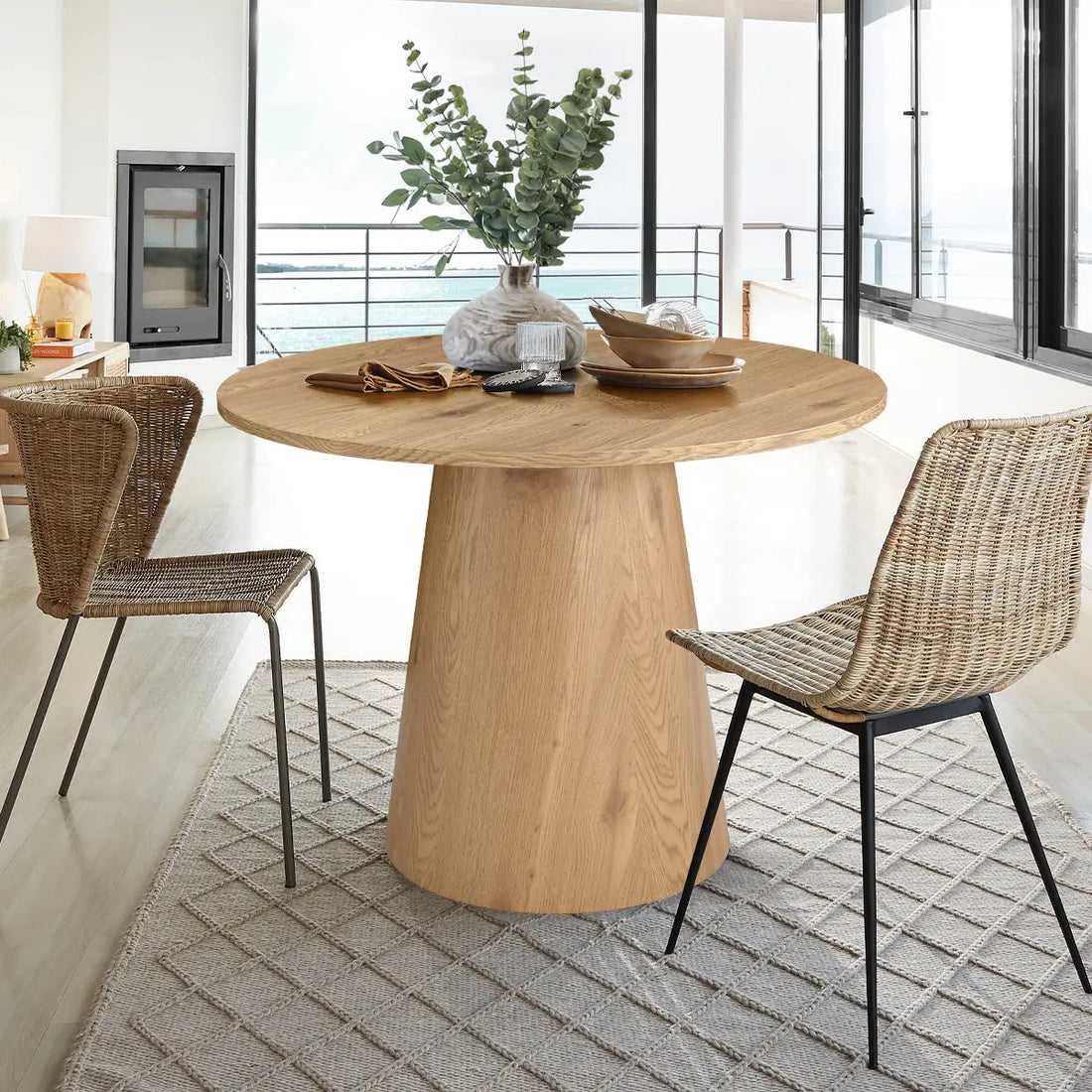 Dwen 35 Round Pedestal Dining Table (Oak/Black/White)